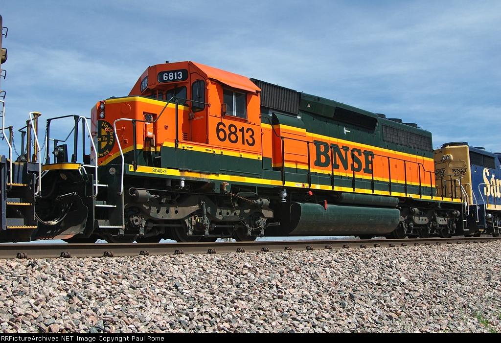 BNSF 6813, EMD SD40-2, nice clean Heritage I repaint